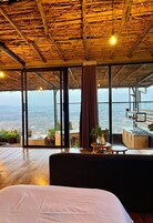 Penthouse Panorâmica, vista para a montanha | Cortinas/cortinados opacos, Wi-fi grátis 