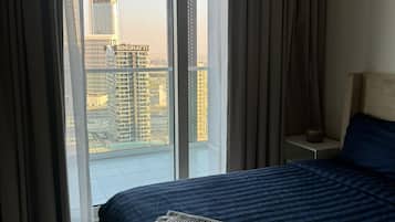 Apartamento, sacada, vista para o canal | 1 quarto, ferros/tábuas de passar roupa, Wi-Fi de cortesia