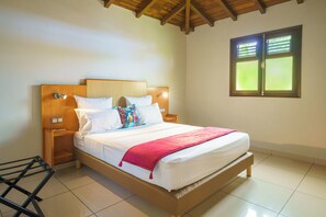 Villa Comfort, varanda | Cortinas/cortinados opacos, ferro/tábua de engomar, Wi-fi grátis 