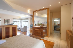 Apartamento, 3 quartos, vista parcial para o mar