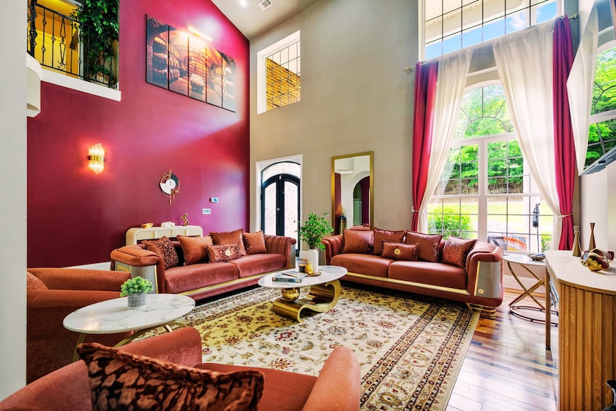 Luxury Escape-7500sf-creek-speakeasy-hot Tub-sauna-themed Spaces - Kentucky