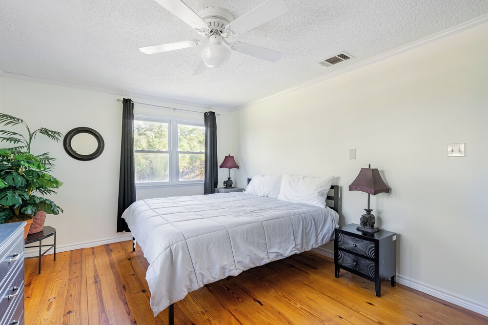 Big Private Hill Country Oasis - Ideal for Groups / Family Getaways ...
