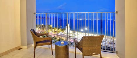 Apartamento Premier em Condomínio Fechado, vista parcial para o mar | Terraço/pátio interior