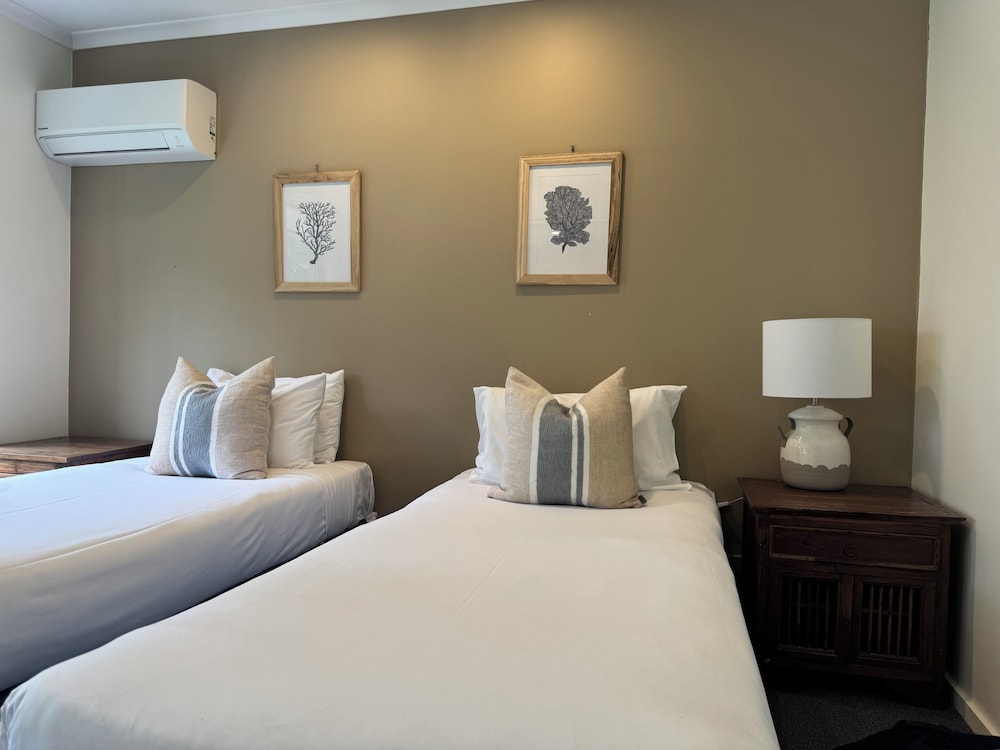 Paradise Palms Tropical Villa - Aanuka - Coffs Harbour | Stayz