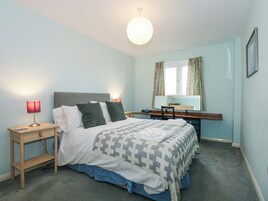 2 quartos, com decoração personalizada, com mobília individualizada 