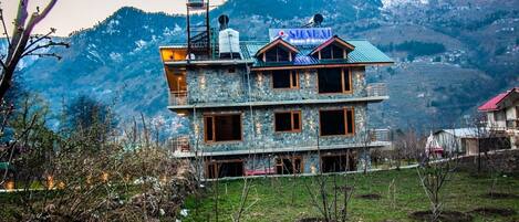 Fachada da propriedade