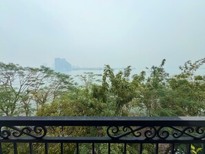 Apartamento, vista para o lago, junto ao lago | 1 quarto, cortinas/cortinados opacos, Wi-fi grátis