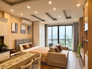 Apartamento, vista para o lago, junto ao lago | 1 quarto, cortinas/cortinados opacos, Wi-fi grátis