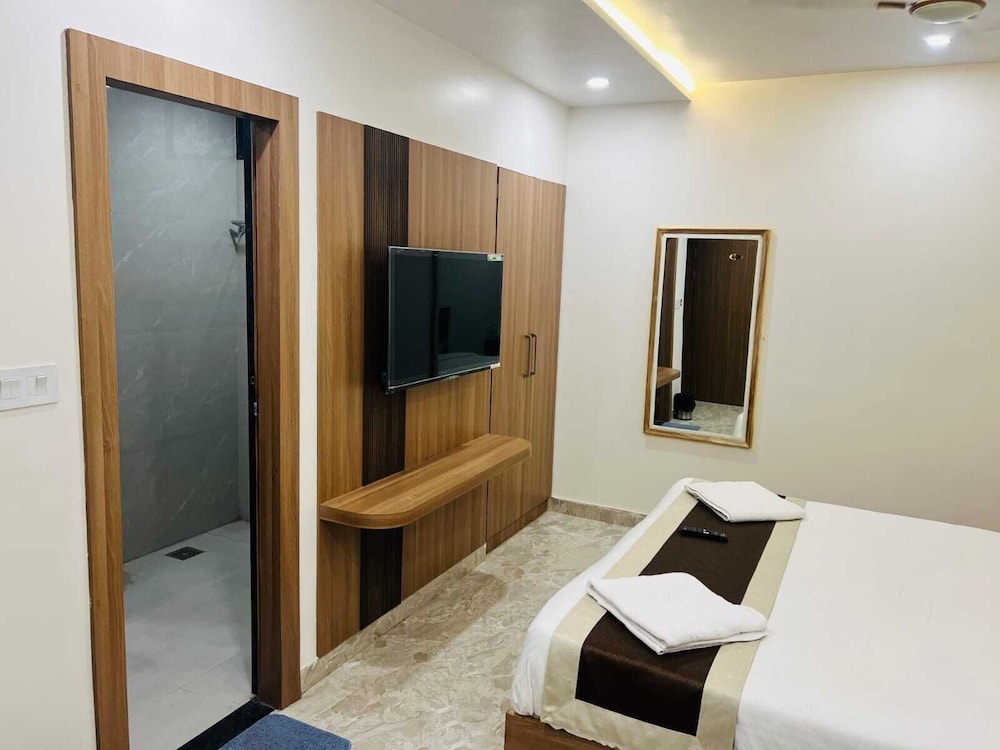 Hotel Sandal Woods - Varanasi