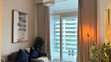 Apartamento, varanda, vista para o canal | Sala de estar