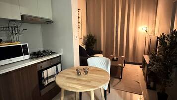 Apartamento, varanda, vista para o canal | Cozinha privada