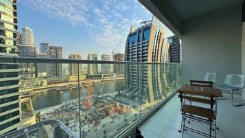 Apartamento, varanda, vista para o canal | Terraço/pátio interior