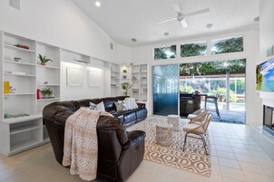 Casa | 4 quartos, secretária, internet de alta velocidade 