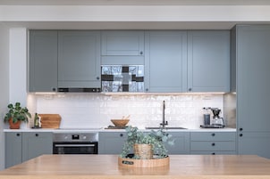Apartamento superior, vista para o parque, de frente para a praia | Cozinha privada | Geladeira grande, micro-ondas, fogão, cooktop