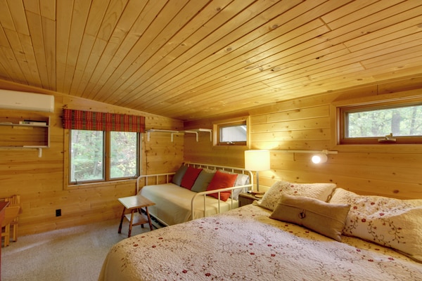 Quiet Deer River Cabin W/ Dock + Lake View! - White Oak Casino