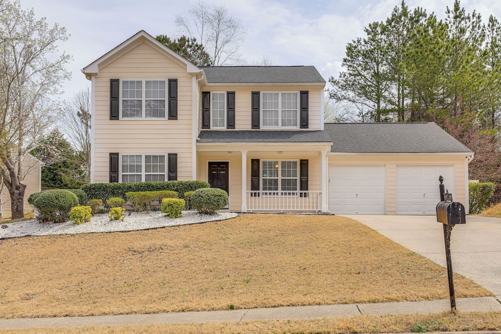 14 Mi To Lake Lanier: Family Home W/ Yard - Lake Lanier, GA