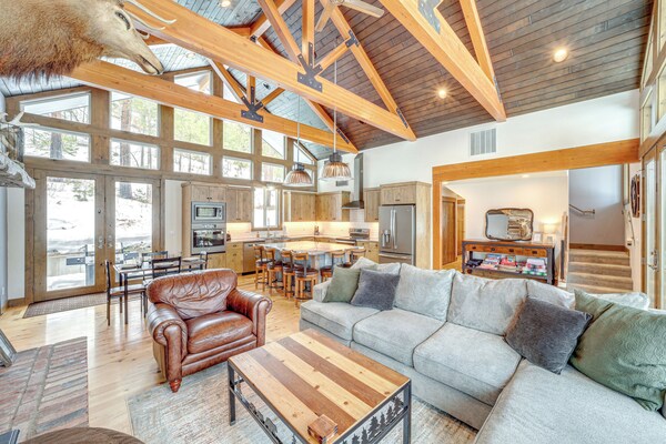 'Chelan Mountain Retreat' Chalet W/ Fire Pit! - Alta Lake State Park, Pateros