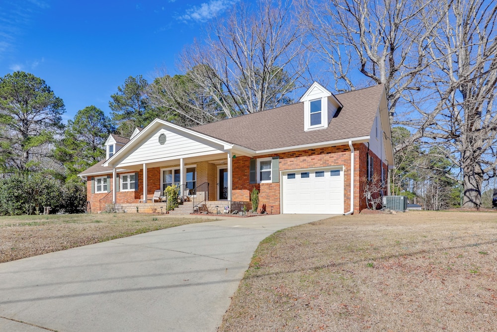 14 Mi To Raleigh: Charming Family Home! - Apex, NC