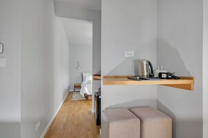 Apartamento | Escrivaninha, espaço de trabalho para notebook, quartos à prova de som