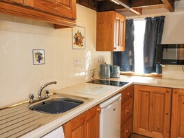 Geladeira, chaleira elétrica, torradeira