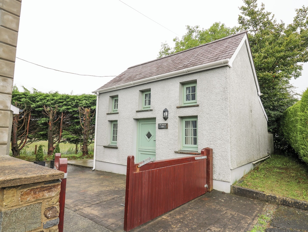 Ty Bach Twt - Ceredigion