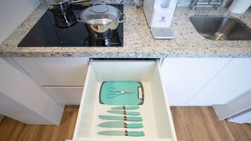 Apartamento | Cozinha privada | Uma chaleira elétrica