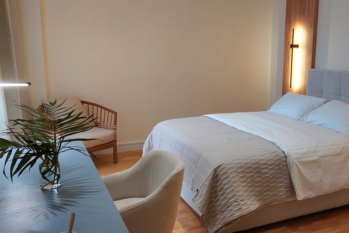 Quarto Duplo Deluxe | Cofre no quarto, secretária