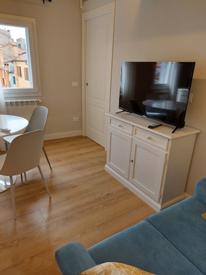 Dúplex Deluxe, vista para o canal | Sala de estar