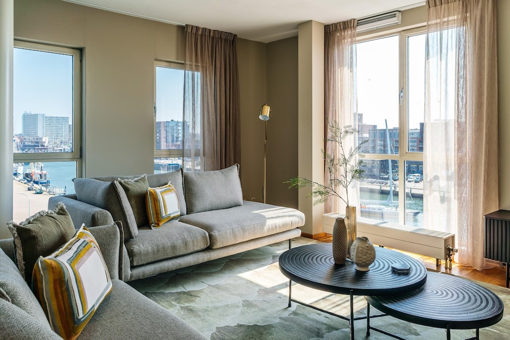 Harbor Breeze: Modern Stay - The Hague