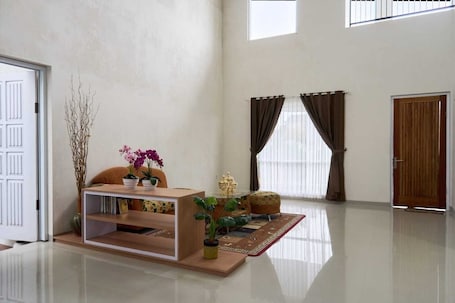 Vila, 3 quartos, para não fumantes | Área de estar | TV de tela plana. Palma Villa Bumi Dieng Indah