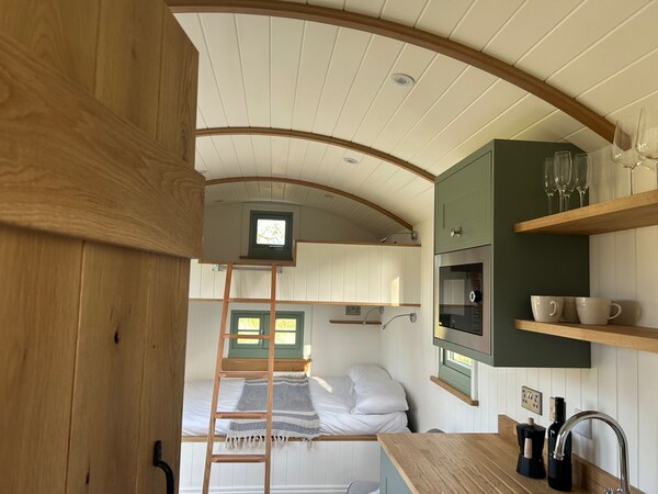 Luxury Shepherds Hut Near Glamorgan Coast - Cowbridge