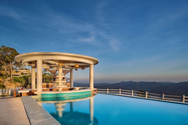 Bar junto à piscina