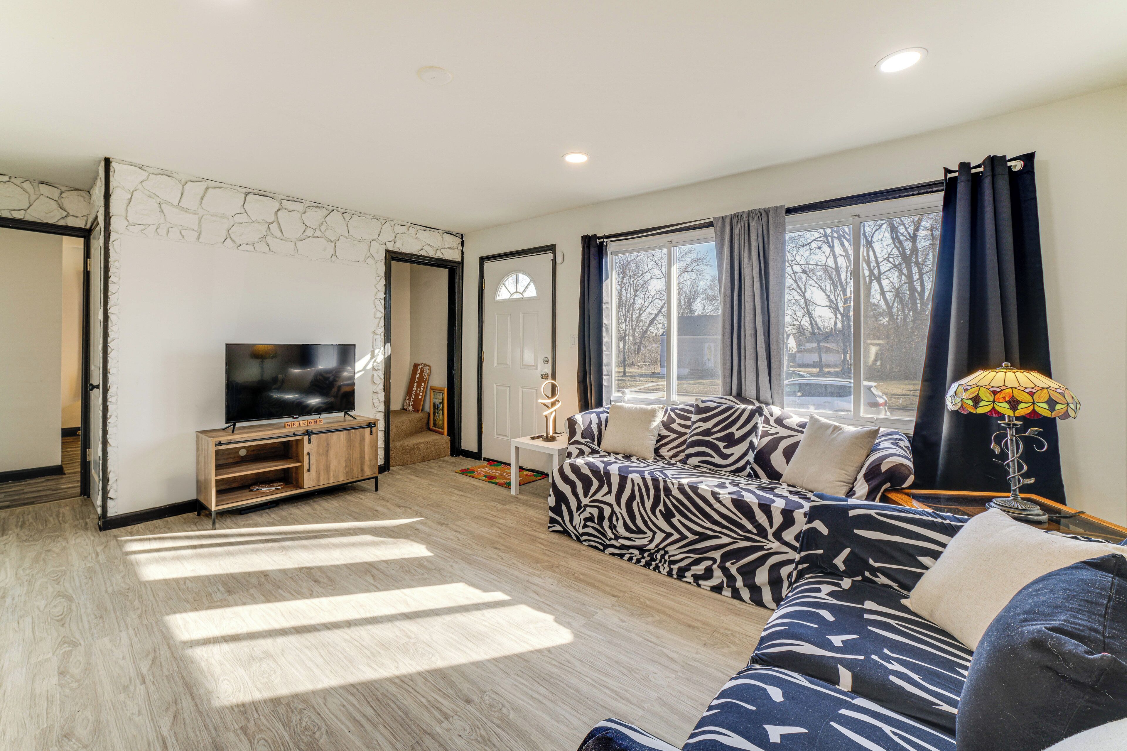 3 Mi To Hard Rock Casino: Charming Home In Gary! - Hammond, IN