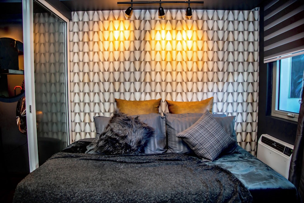 Azure Urban Resort Residences Staycation by Solace Peak 1 bedroom with PS4 - Parañaque | Vrbo