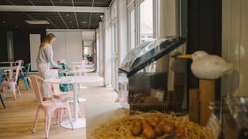 Pequeno-almoço tipo buffet diário (14.50 EUR por pessoa)