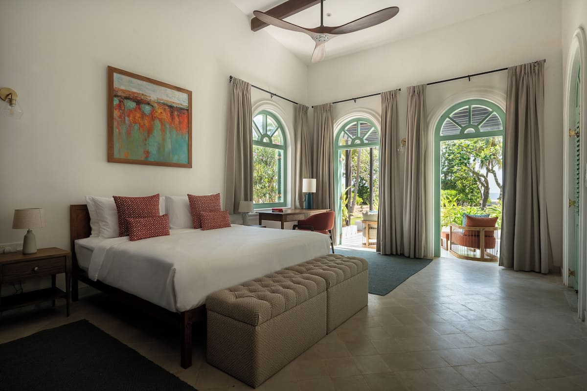 Beachview Suite | Cofres nos quartos, escrivaninha, cortinas blackout