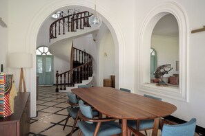 Área de estar no saguão