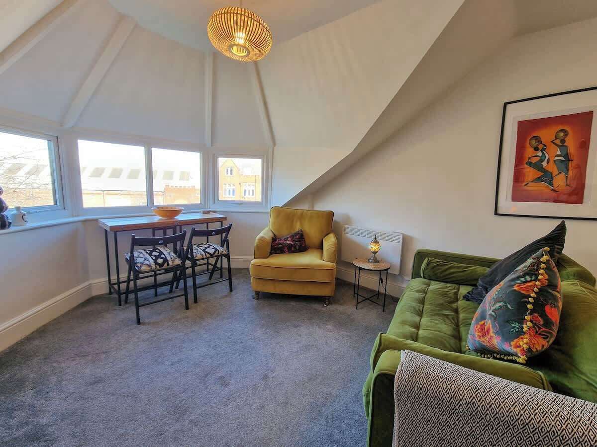 1 Bed Chorlton Flat | Free Parking - Cheadle