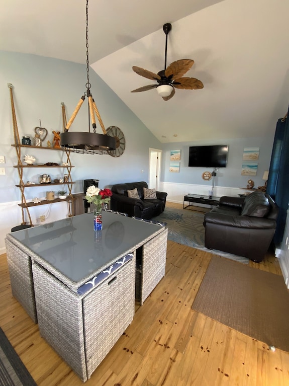 Escape To Seaside Chalet With Hot Tub At Aboiteau Beach , Pet Friendly - Île-du-Prince-Édouard