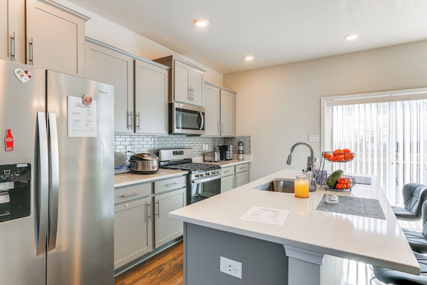 2 Mi To Dtwn Frederick: Updated Townhome - Frederick, MD