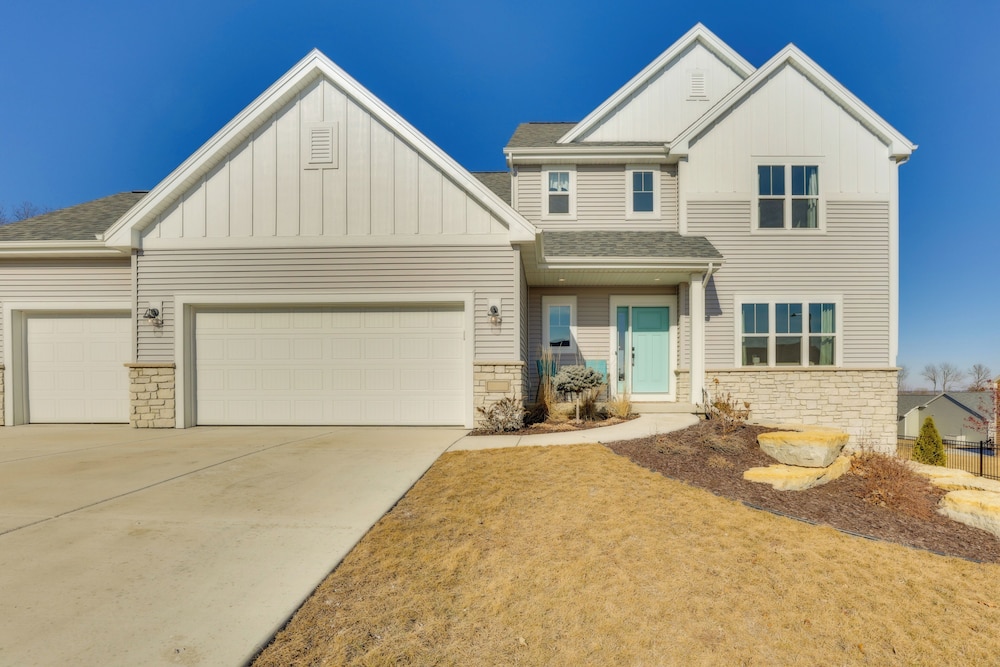 13 Mi To University Of Wisconsin: Suburban Home - Evansville, WI
