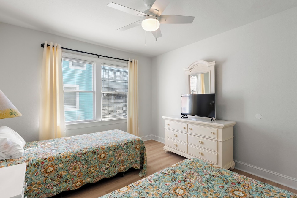 Ocean Dreams: Rec Room | Hot Tub | Short distance to beach access | Pet ...