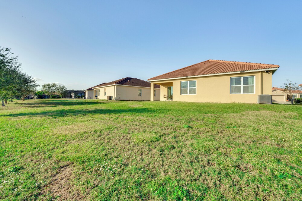 7 Mi To Usta: Waterfront 'Tennis House' W/ Yard! - St. Cloud, FL