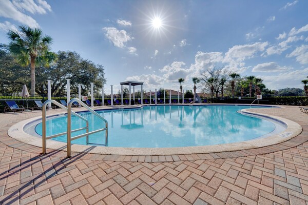 7 Mi To Usta: Waterfront 'Tennis House' W/ Yard! - Orlando, FL