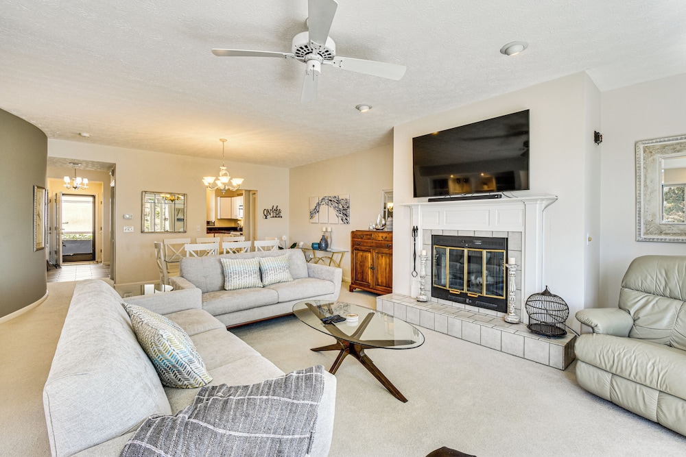 Boat, Golf & Swim: Keowee Key Condo W/ Lake Views - Keowee Toxaway State Park, Sunset