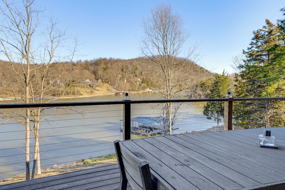 Lakefront Gem: Dock, Hot Tub & Kayak In Jacksboro - Norris Lake, TN
