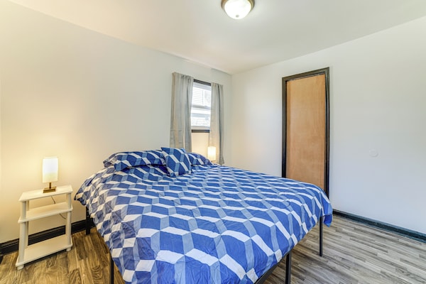 3 Mi To Hard Rock Casino: Charming Home In Gary! - Gary, IN