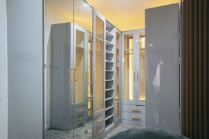 Quarto de Luxo, pátio, Vista para a cidade | Guarda-roupa