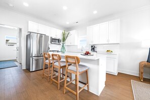 Casa, 2 quartos | Cozinha privada | Um frigorífico, um forno, uma cafeteira/bule, uma torradeira