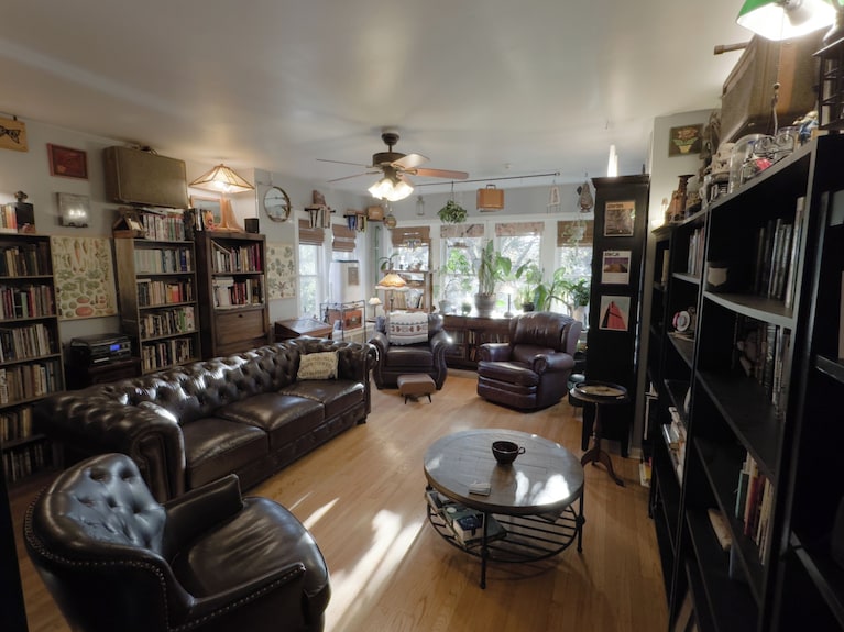 Tranquil Library Near Brown Line 2 Bed 1 Bath Vintage Private Unit @ Solar Lodge - Chicago, IL